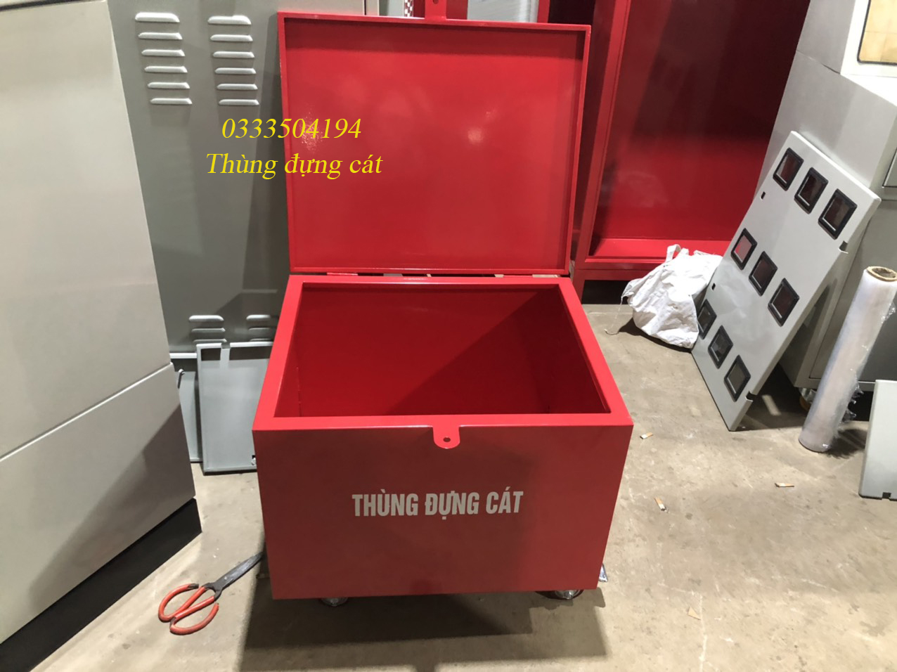 Thùng chứa cát PCCC có bánh xe giá rẻ chất lượng tại xưởng